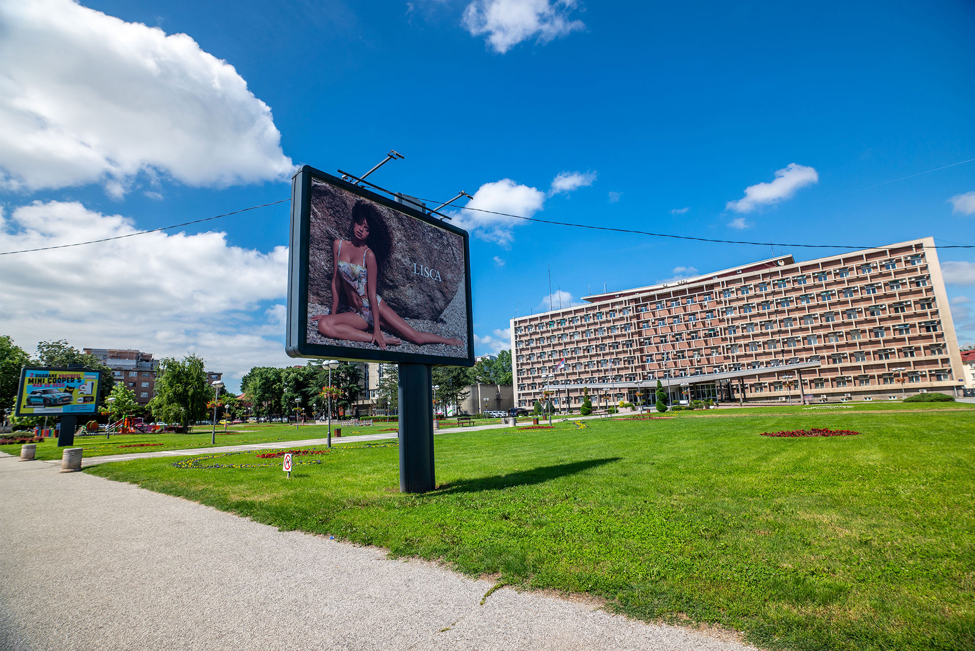Billboard - Alma Quattro